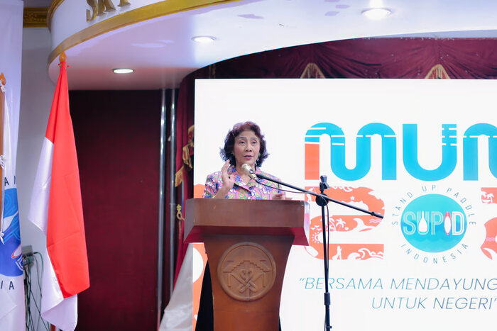 Ibu Susi Pudjiastuti sebagai Ketua Umum Stand Up Paddle Indonesia ...